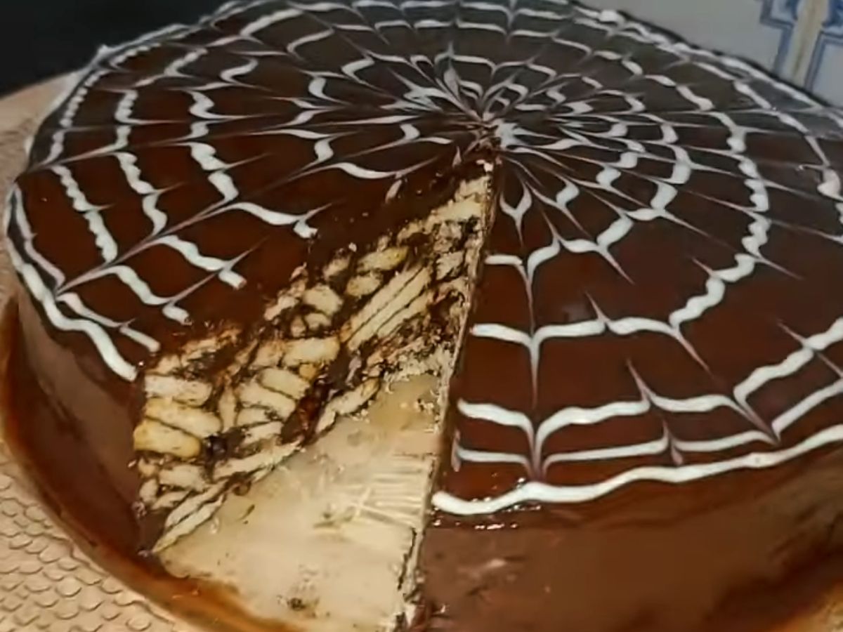 Receita do delicioso Bolo de Bolacha com Chocolate