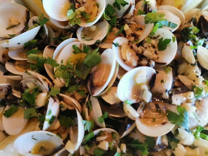 Receita de Amêijoas à Bulhão Pato - Receitas de Culinária TV