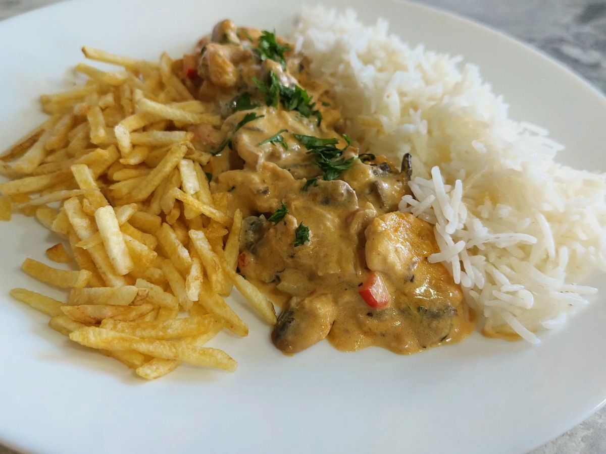 Receita de Strogonoff de Frango simples - Receitas de Culinária TV Receita de Strogonoff de Frango simples - Receitas de Culinária TV