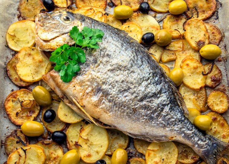 Receita de Dourada no Forno com Batatas