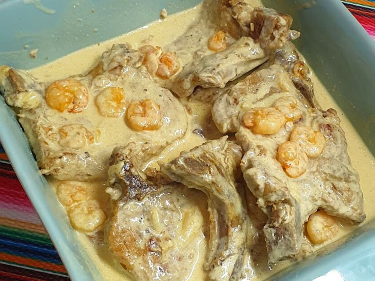 Receita de Costeletas com Molho de Natas e Camarão