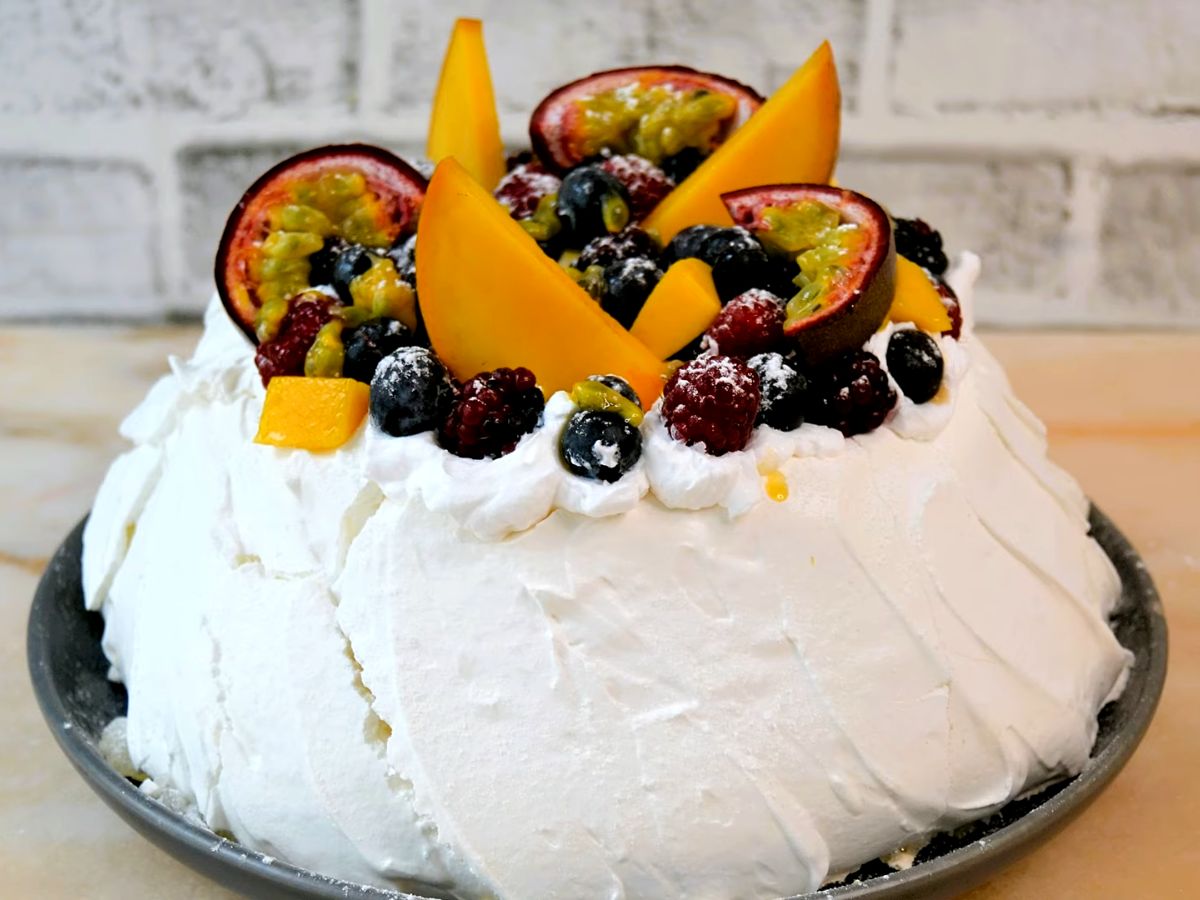 Receita da Pavlova com Chantilly e Frutas