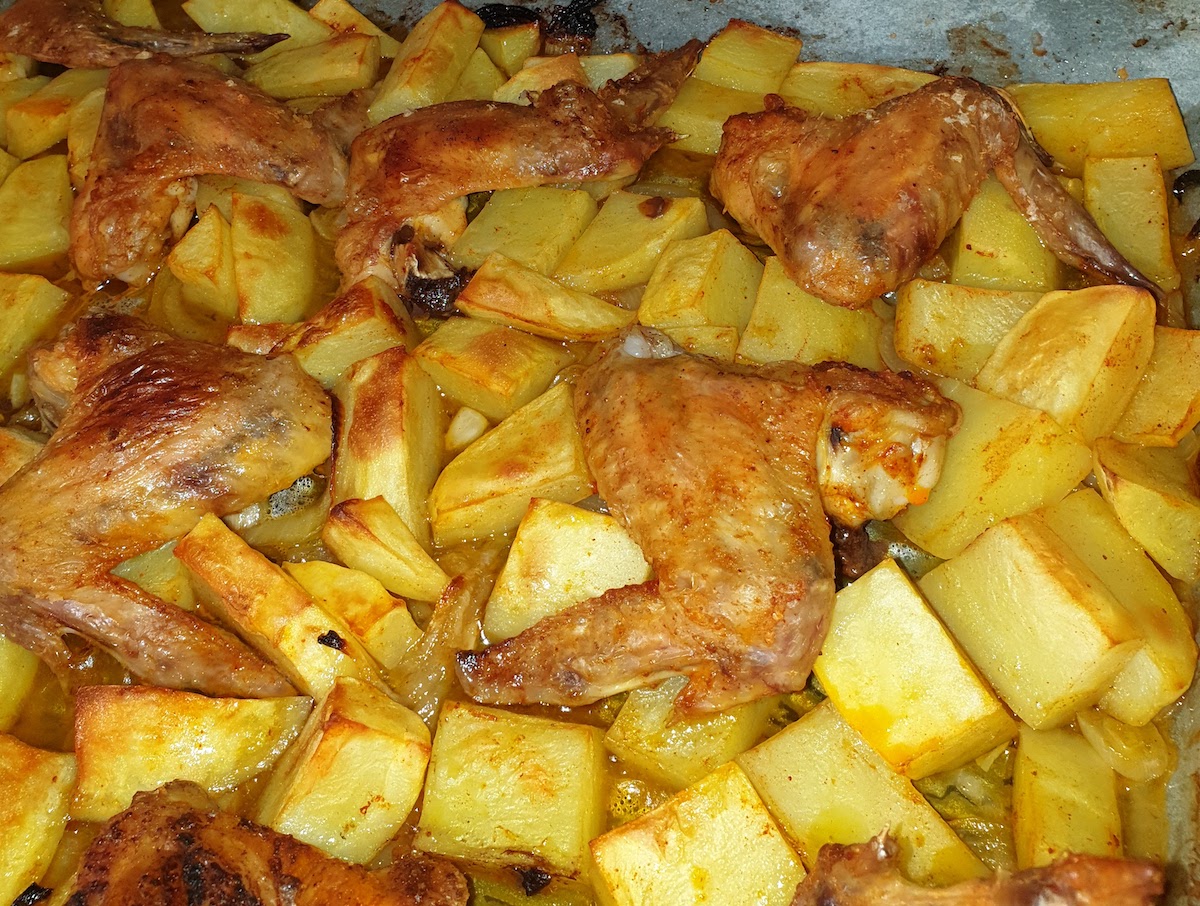 Receita de Asas de frango e batatas à padeiro