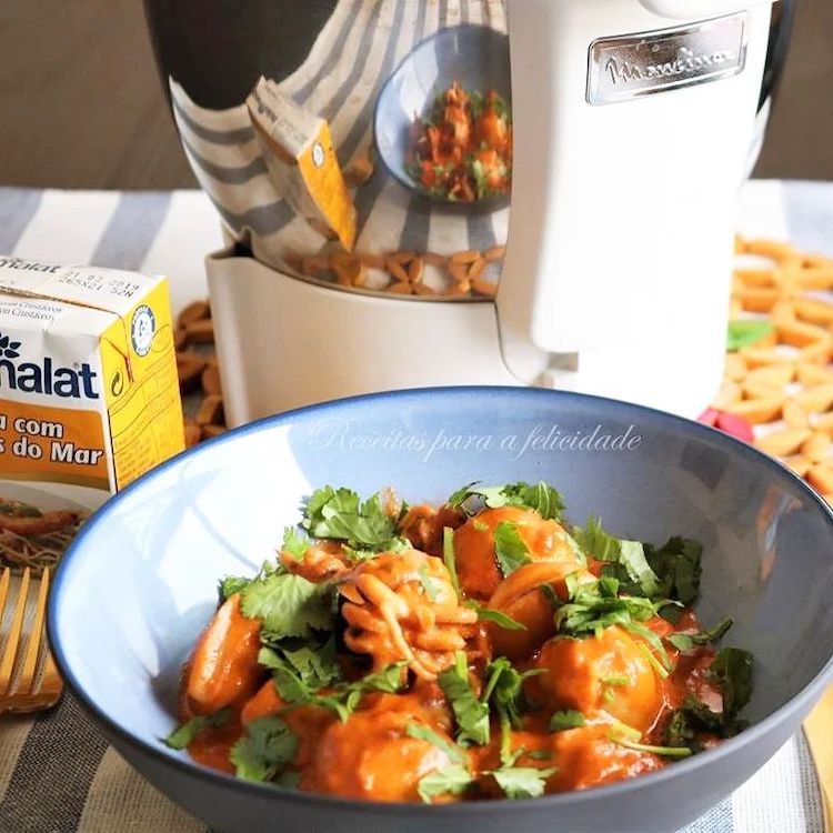 Receita de Chocos cremosos em Molho de tomate e natas do mar