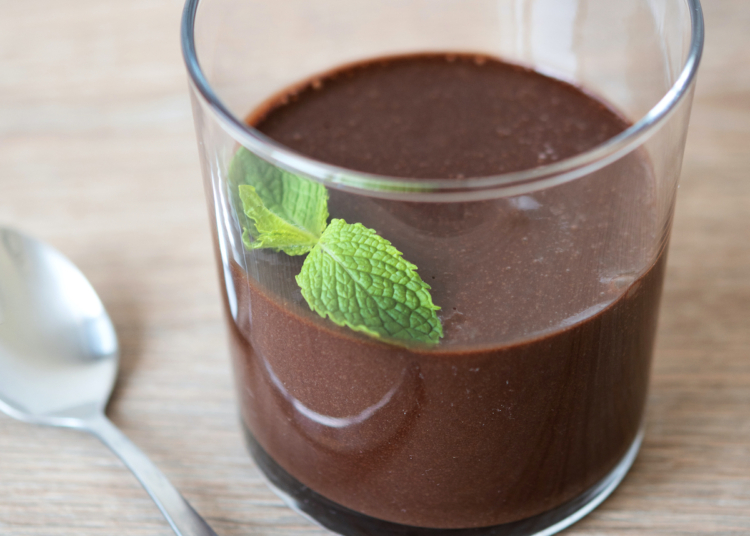 Mousse de Chocolate Negro e Miso: Receita do chef Kiko